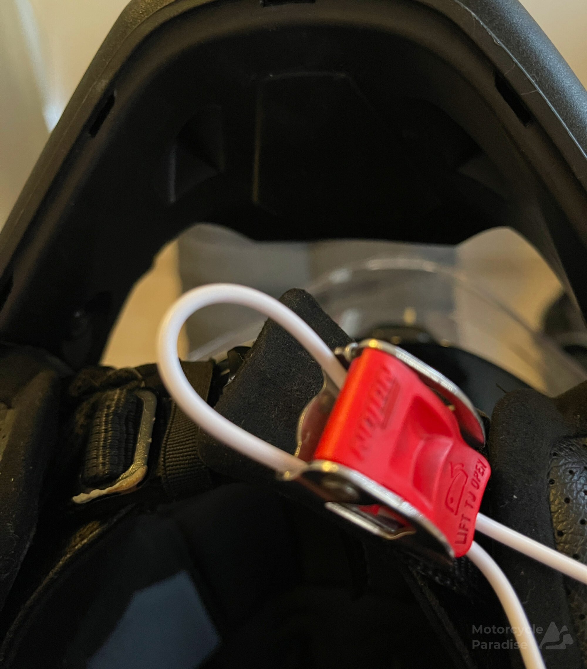 Locking a ratchet type helmet | Motorcycle Paradise