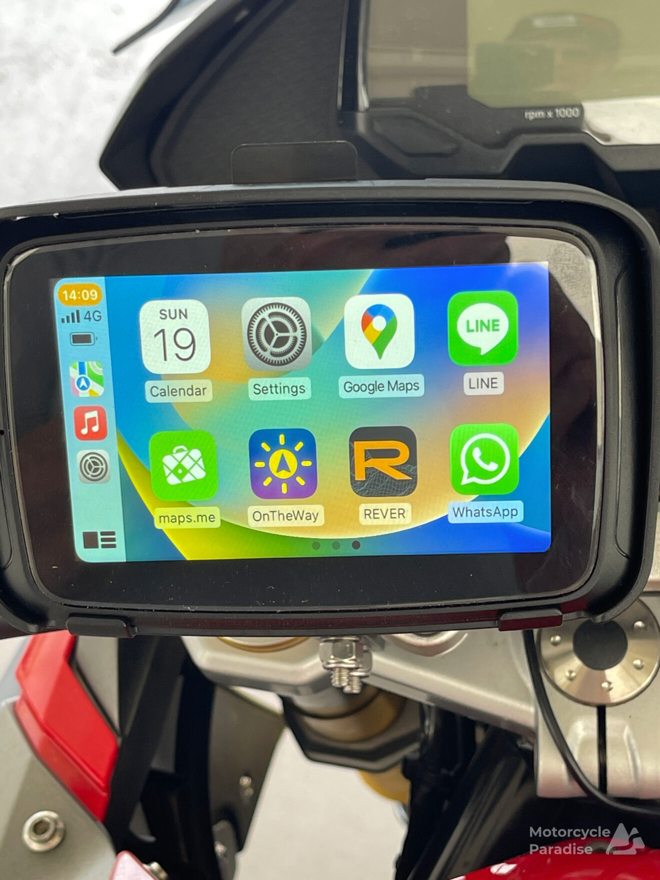 Apple Carplay or Android Auto on any motorcycle | Motorcycle Paradise